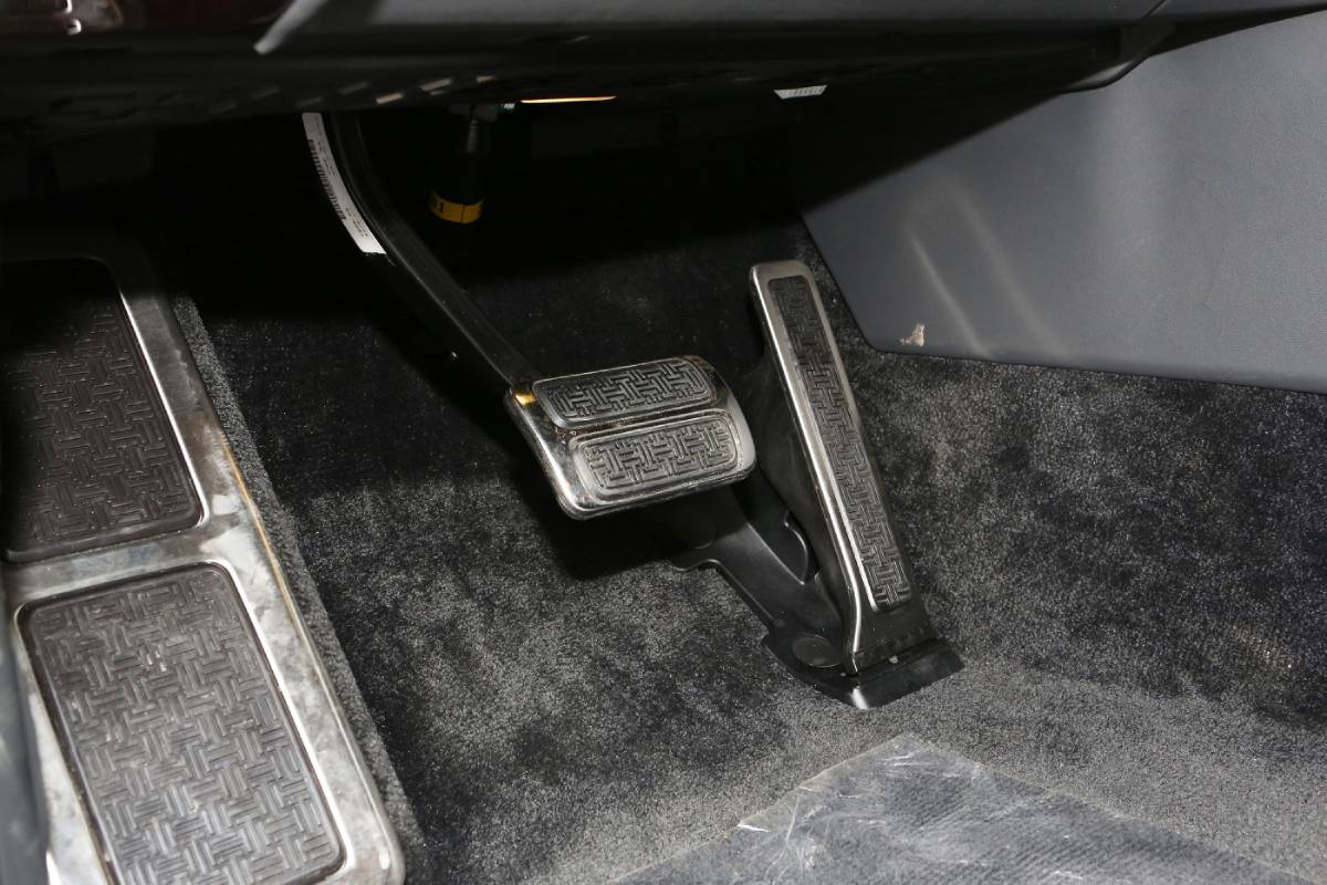 Hongqi-LS7-int-26 - China Cars Trading